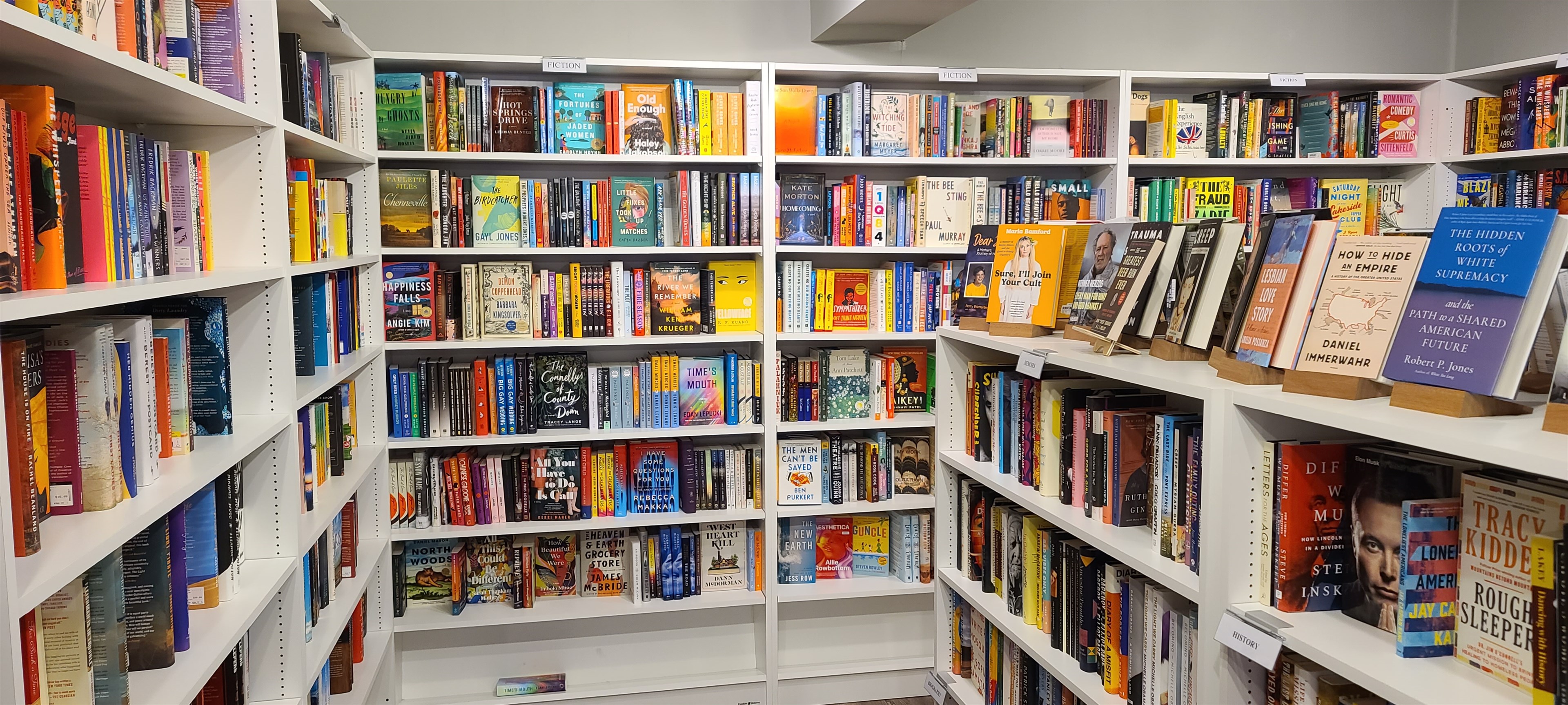 Locations Hub - Comma Bookstore