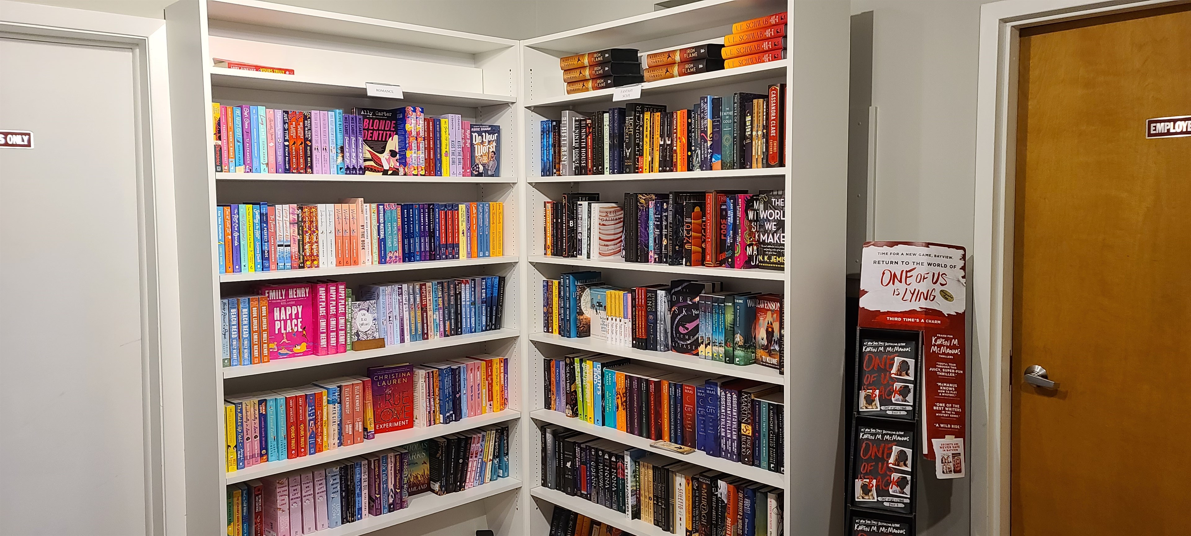 Locations Hub - Comma Bookstore