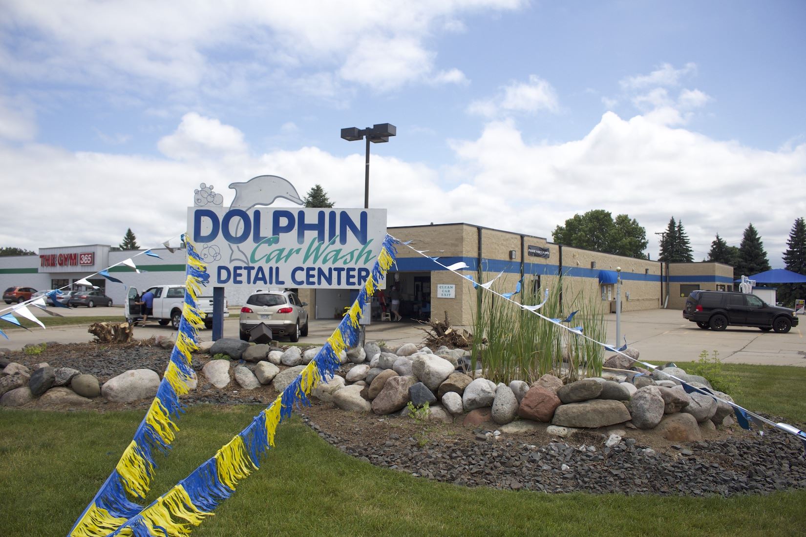 Locations Hub - Dolphin Car Wash