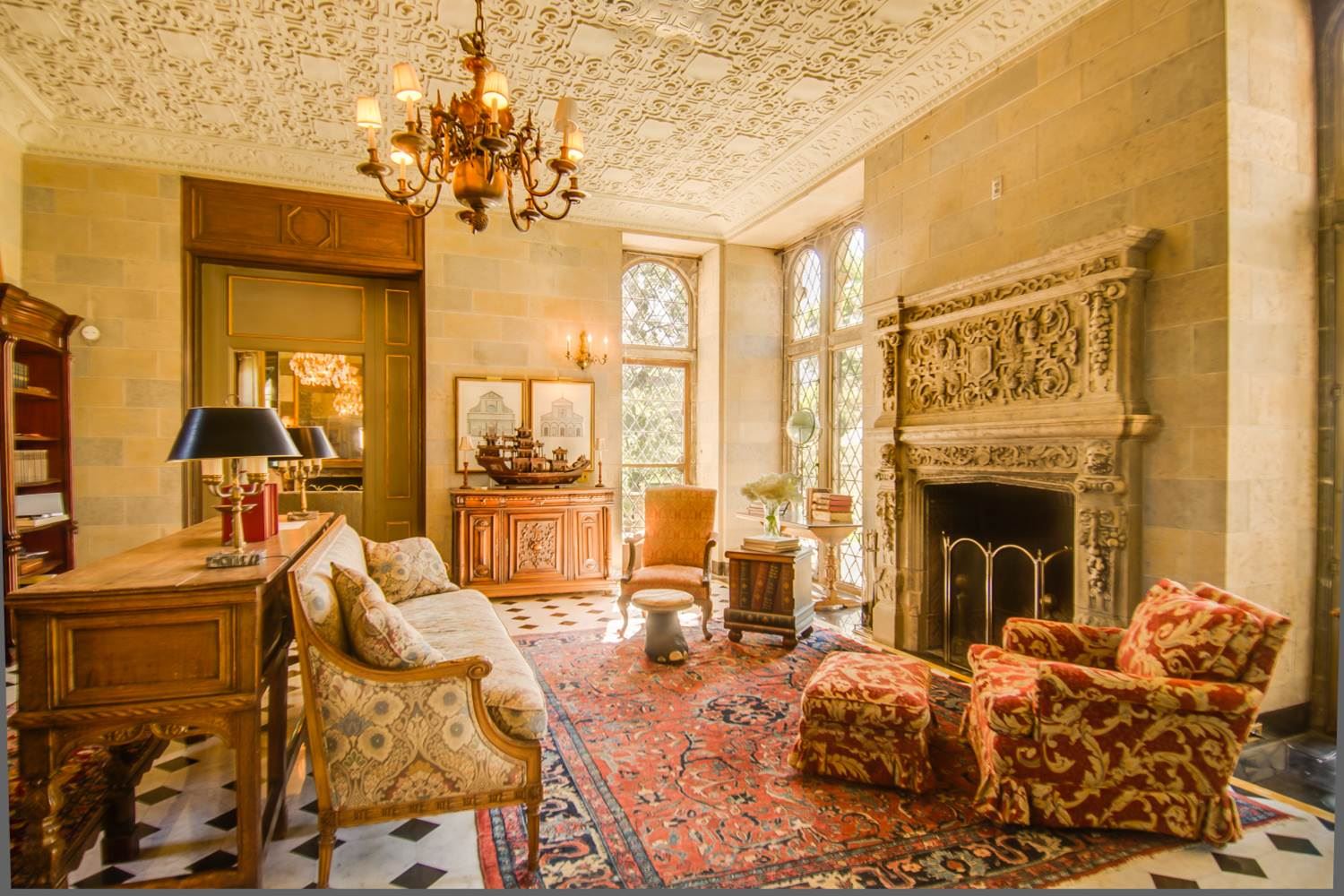 Locations Hub - Burbank Livingston-Griggs Mansion